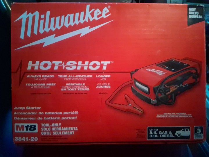 Milwaukee (Hot Shot) M18 Car Jump Starter for Sale in Hemet, CA - OfferUp