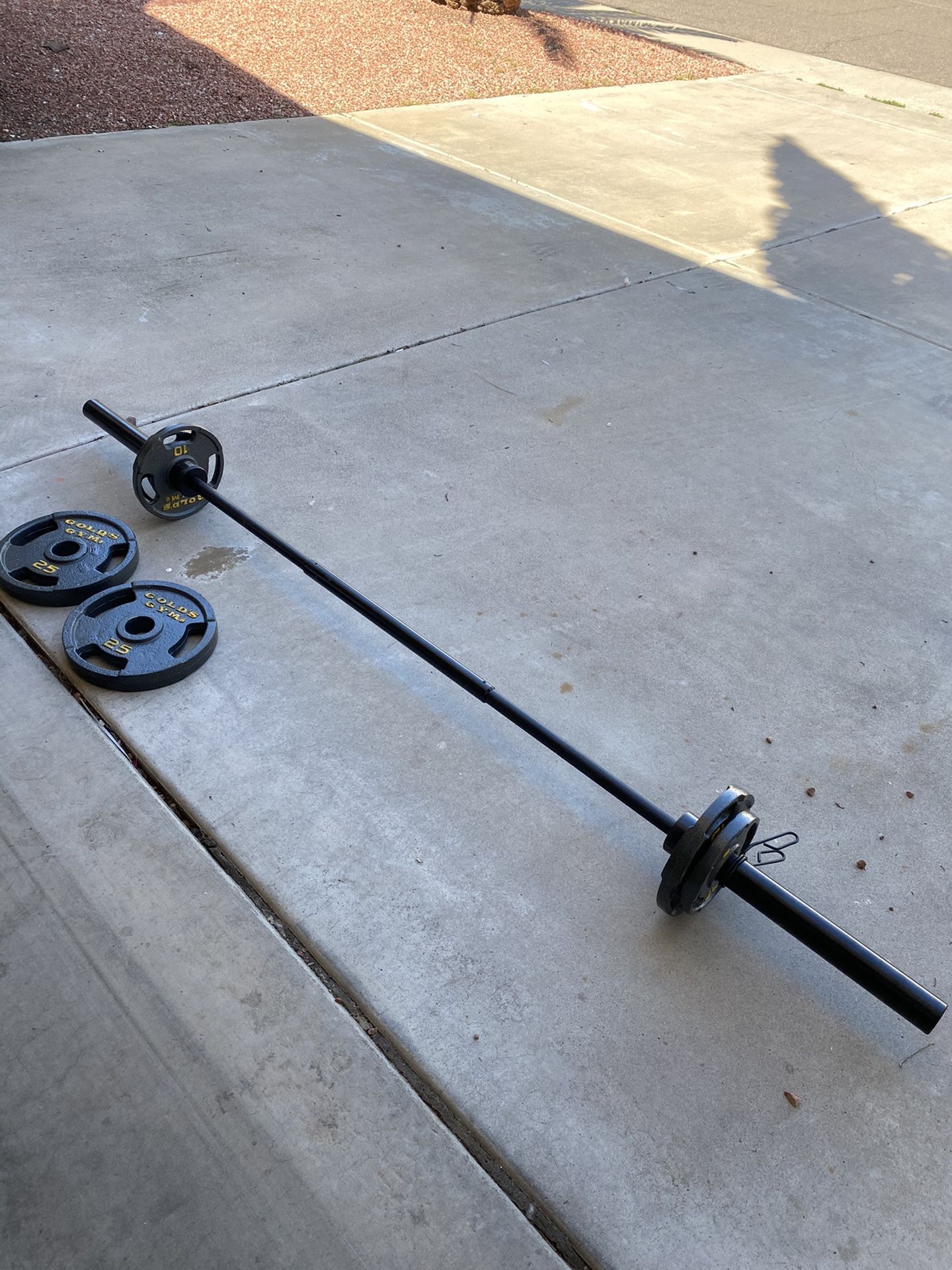 Golds Gym barbell and plate 110lb set for Sale in Scottsdale, AZ - OfferUp