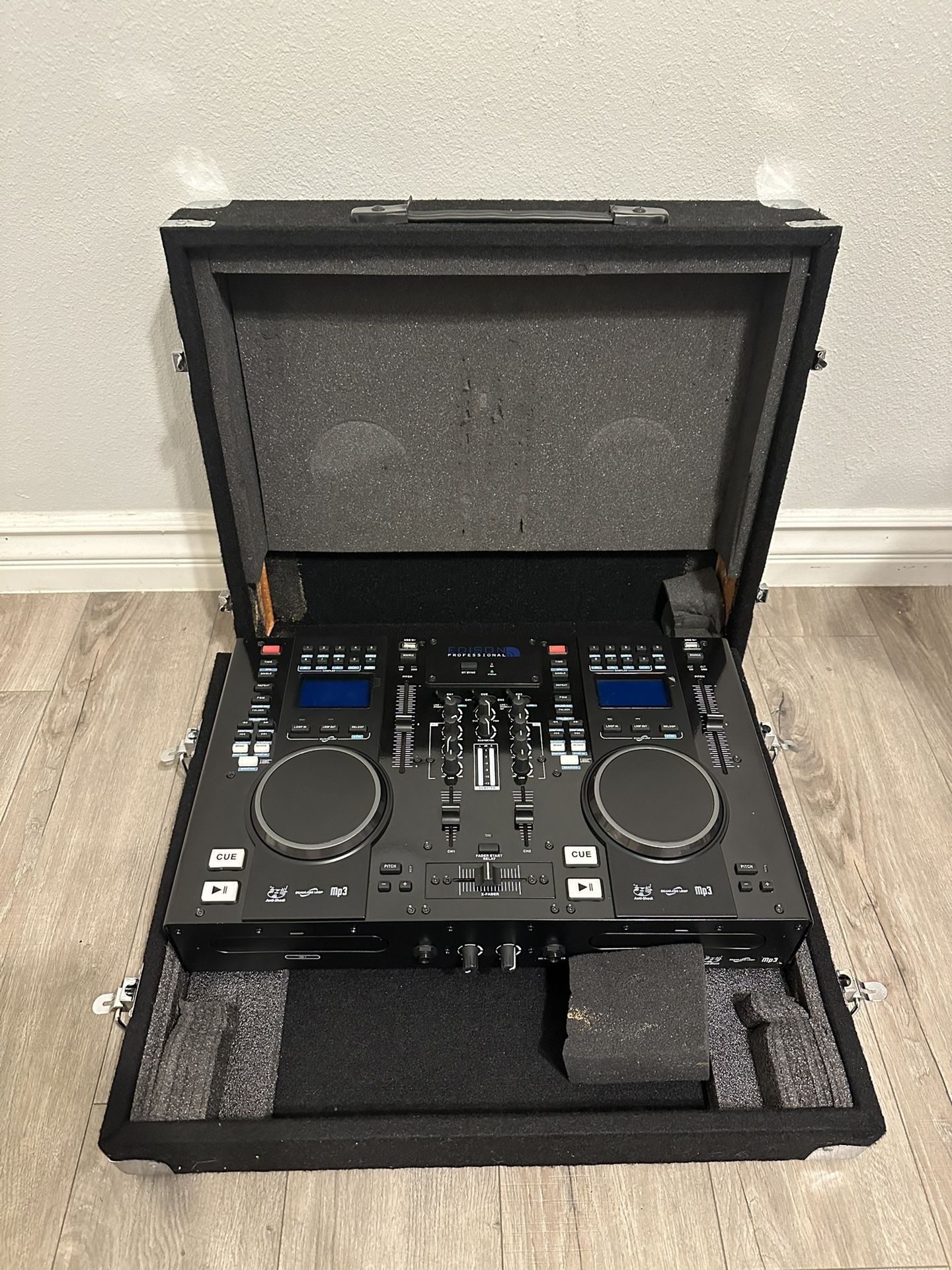 DJ Console for Sale in Montclair, CA - OfferUp