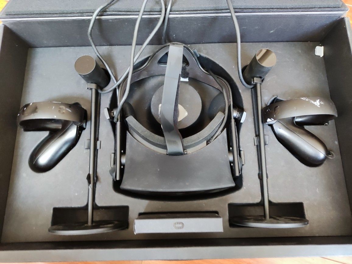Oculus Rift C4-A Virtual Reality Headset with one Controller and two ...