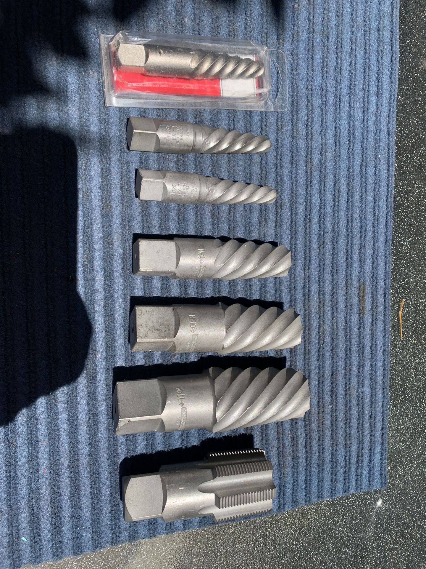 6 Spiral Easy Out And 1 Tap for Sale in Lakewood, CA - OfferUp