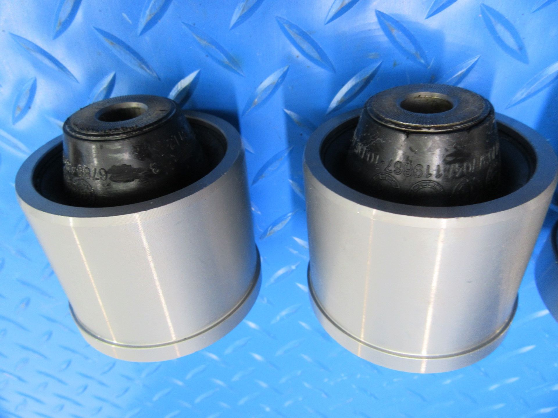 Rolls Royce Phantom wishbone suspension control arms bushing repair kit ...