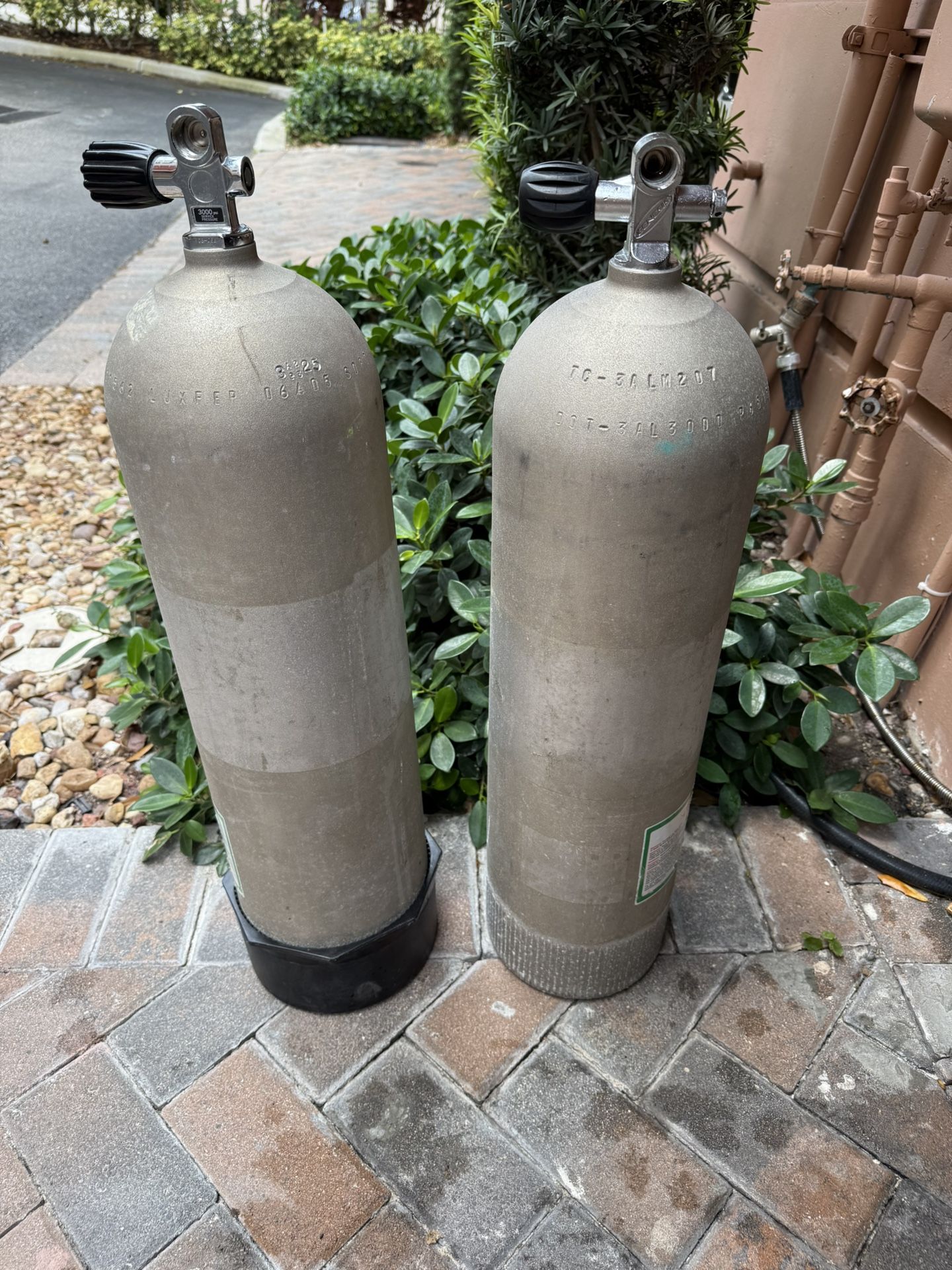 AL80 Scuba tanks - Matched Pair for Sale in Oakland Park, FL - OfferUp