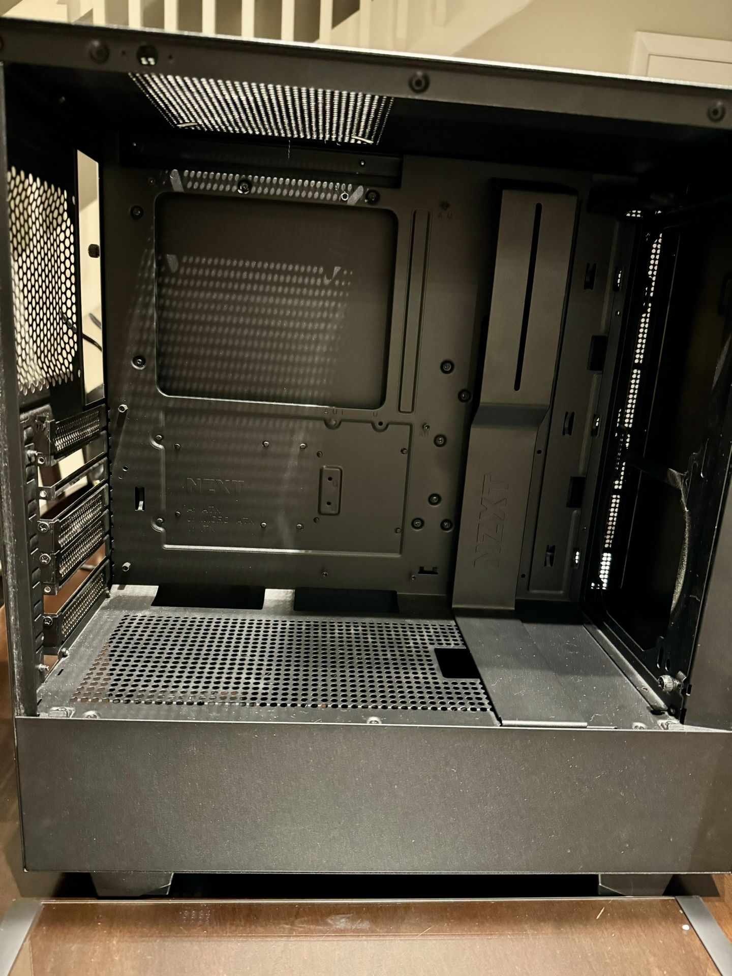 NZXT H500 Mid Tower - Great Condition for Sale in Delray Beach, FL ...