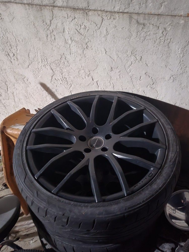 20 Inch Giovanni Staggered Rims for Sale in Chula Vista, CA - OfferUp