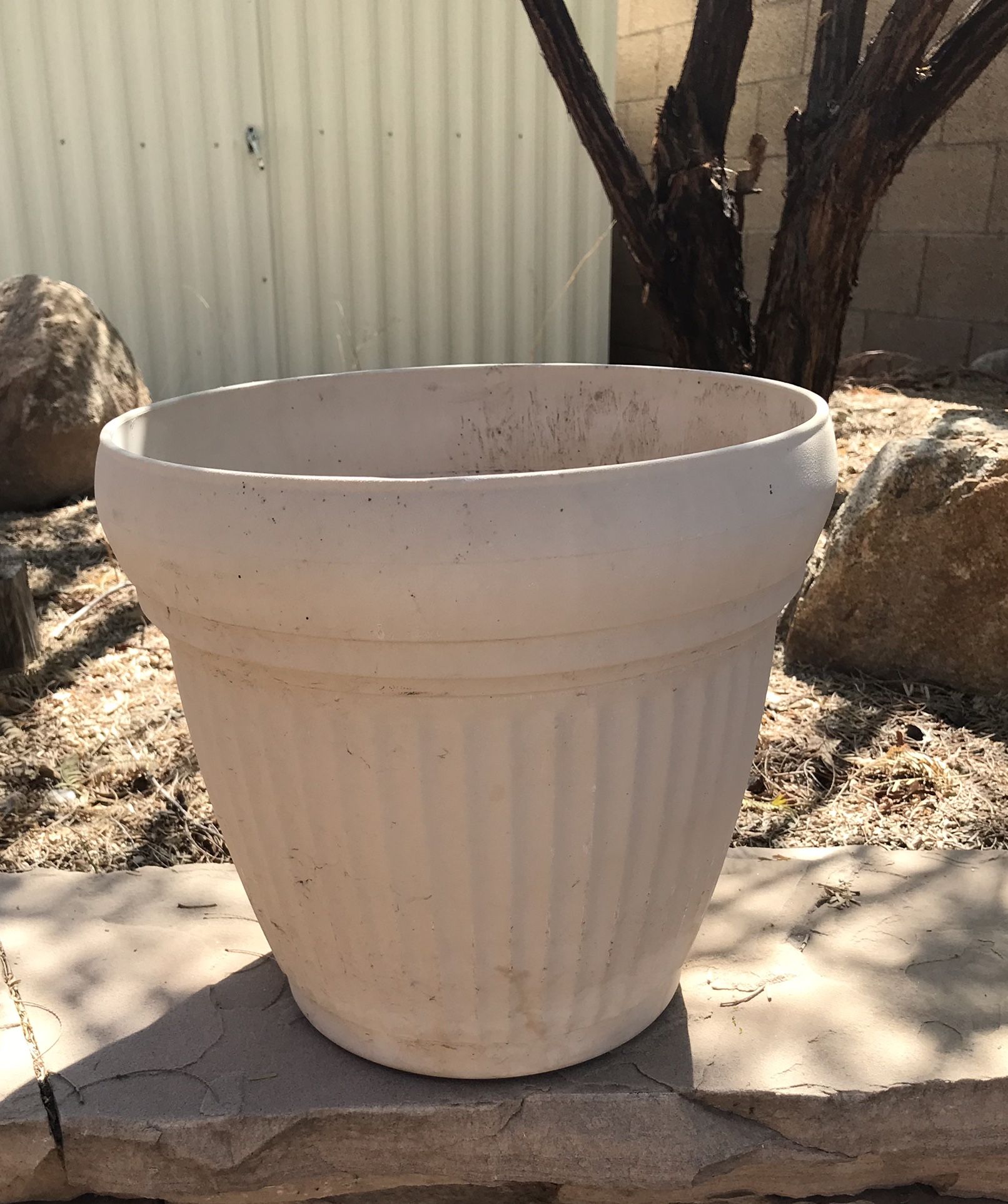 Large Flower Pot for Sale in Chandler, AZ - OfferUp