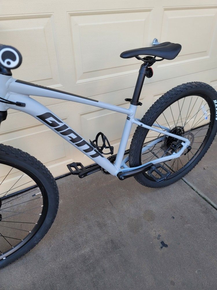 GIANT TALON 2 MOUNTAIN BIKE 1X9 (SMALL FRAME) for Sale in Mesa, AZ ...