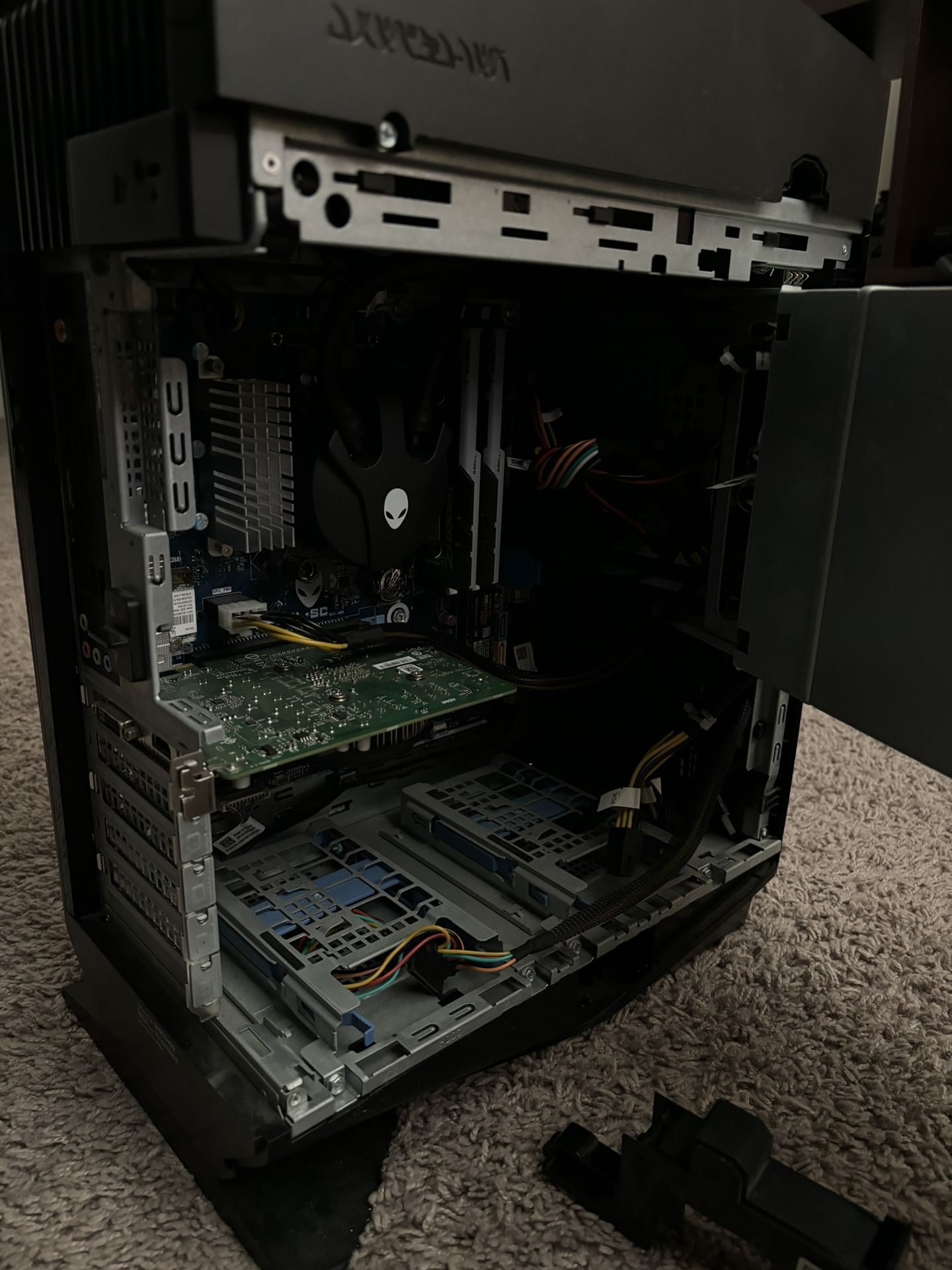 *CONSOLE KILLER* Alienware Aurora R7 Gaming PC | i5-8400 | GTX 1050 Ti | 16GB RAM | 1TB HDD for ...