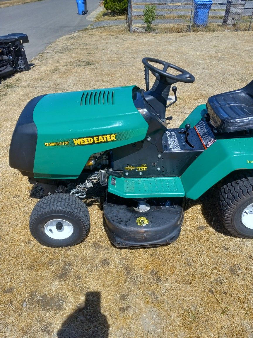 WEED EATER 38" RIDING MOWER for Sale in Tacoma, WA - OfferUp