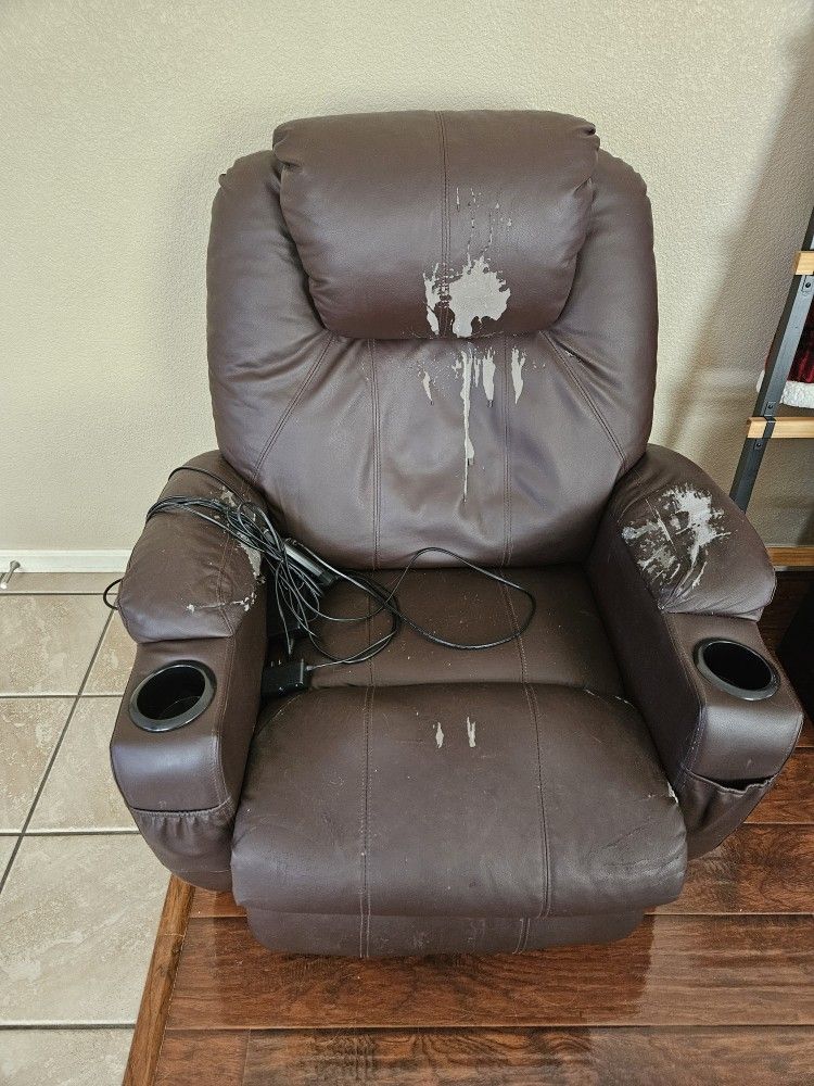Great Power Lift Recliner. FREEEEEE for Sale in Reno, NV - OfferUp