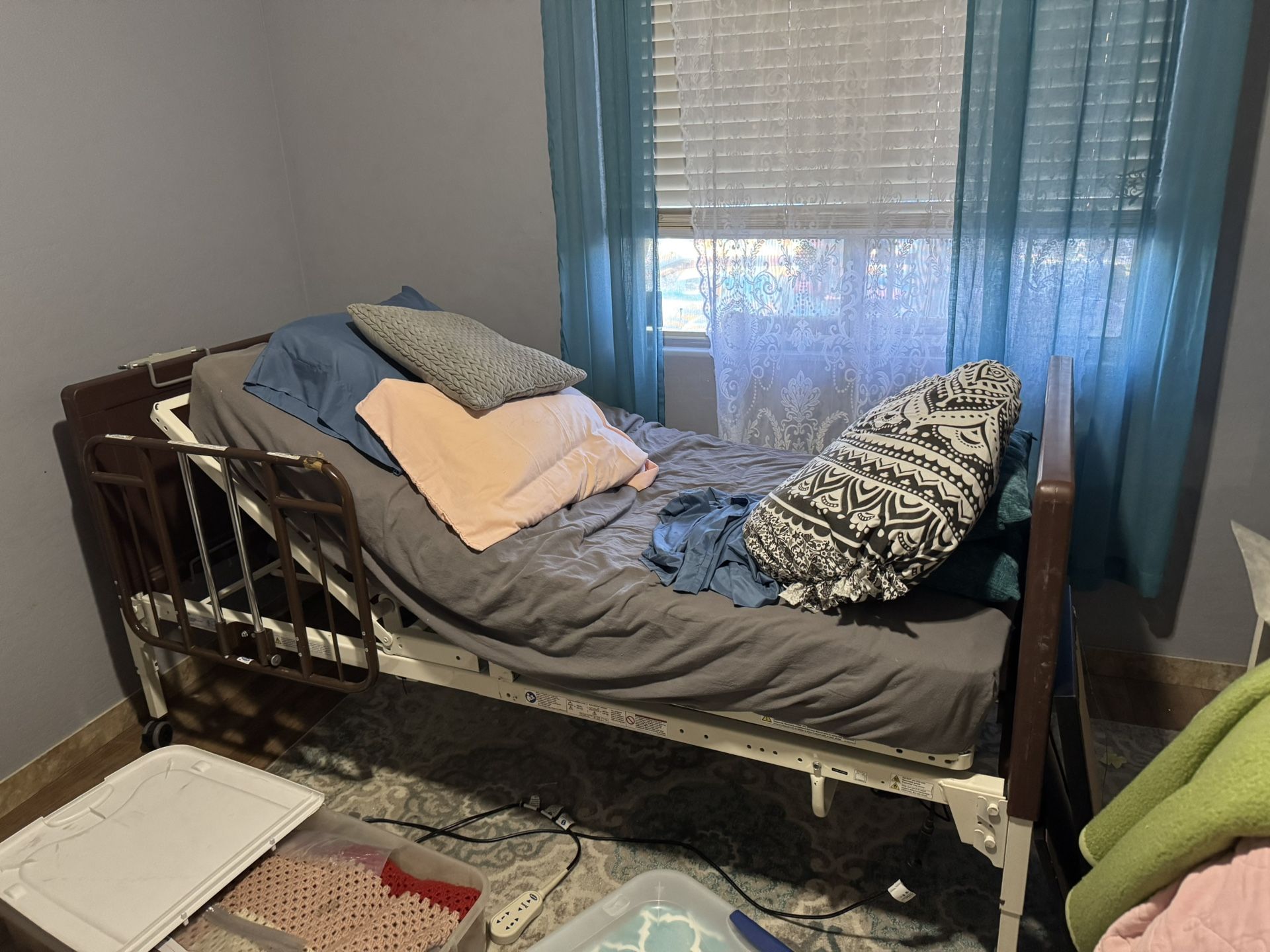 Fully Electric Bed With Removable Trapeze for Sale in Gilbert, AZ - OfferUp