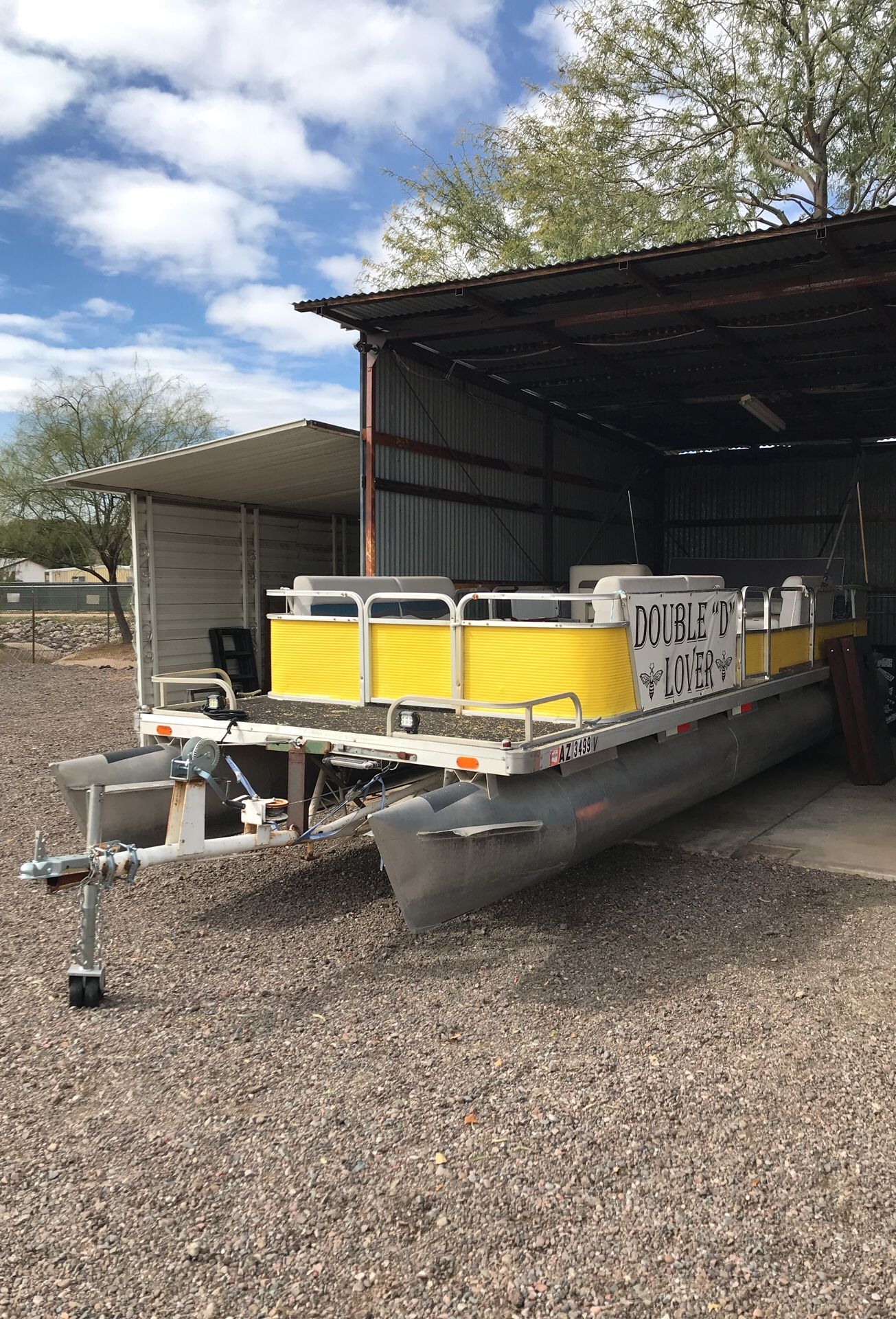 24 foot pontoon boat solid condition new killer stereo system new LED ...