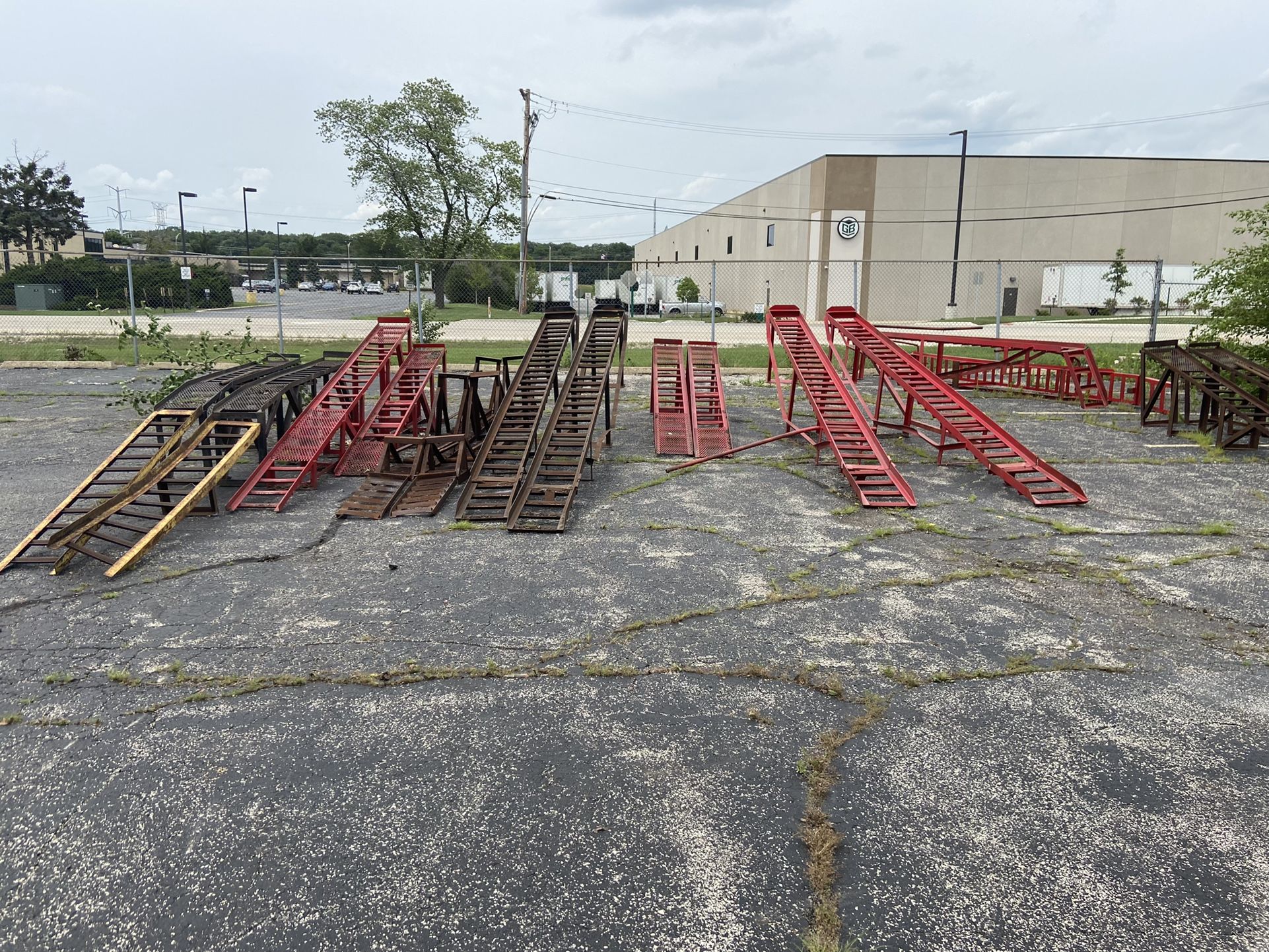 Automotive Display Ramps For Trucks