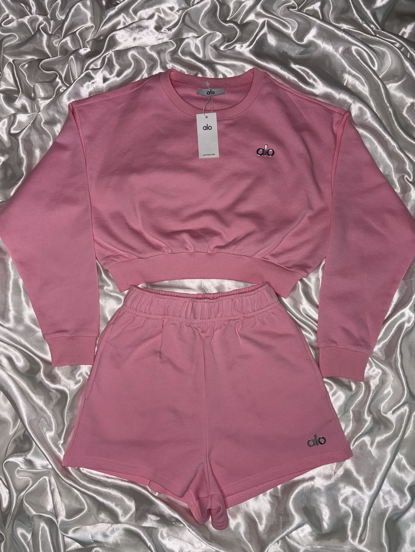 Alo Set (Cropped Sweatshirt) for Sale in Phoenix, AZ - OfferUp