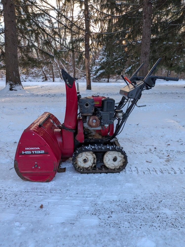 Snow blower Honda Hydrostatic Track Hs1132 for Sale in Denville, NJ ...