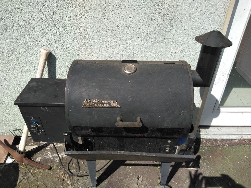 Traeger Jr pellet grill for Sale in Temecula, CA - OfferUp