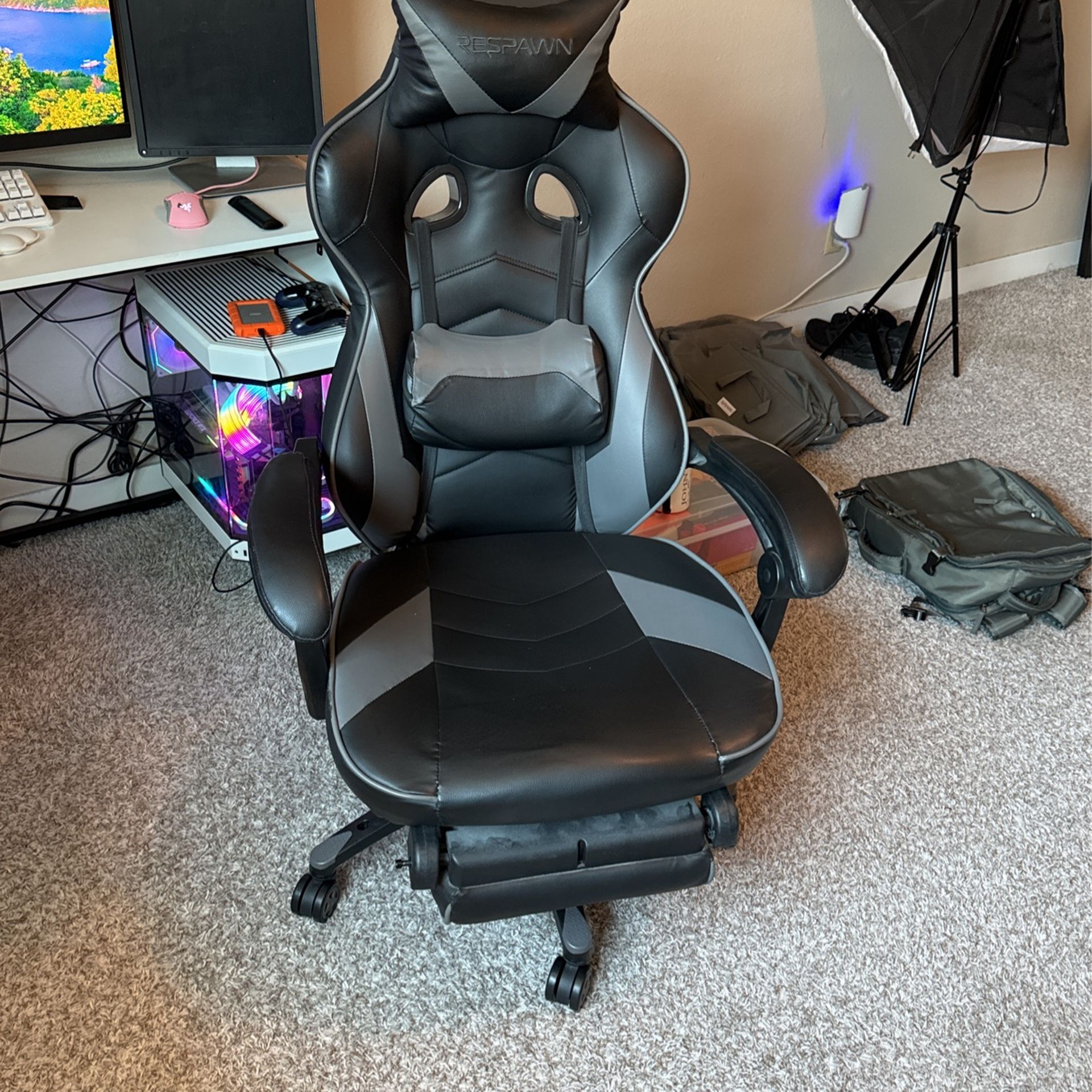 RESPAWN GAMING CHAIR for Sale in Las Vegas, NV - OfferUp