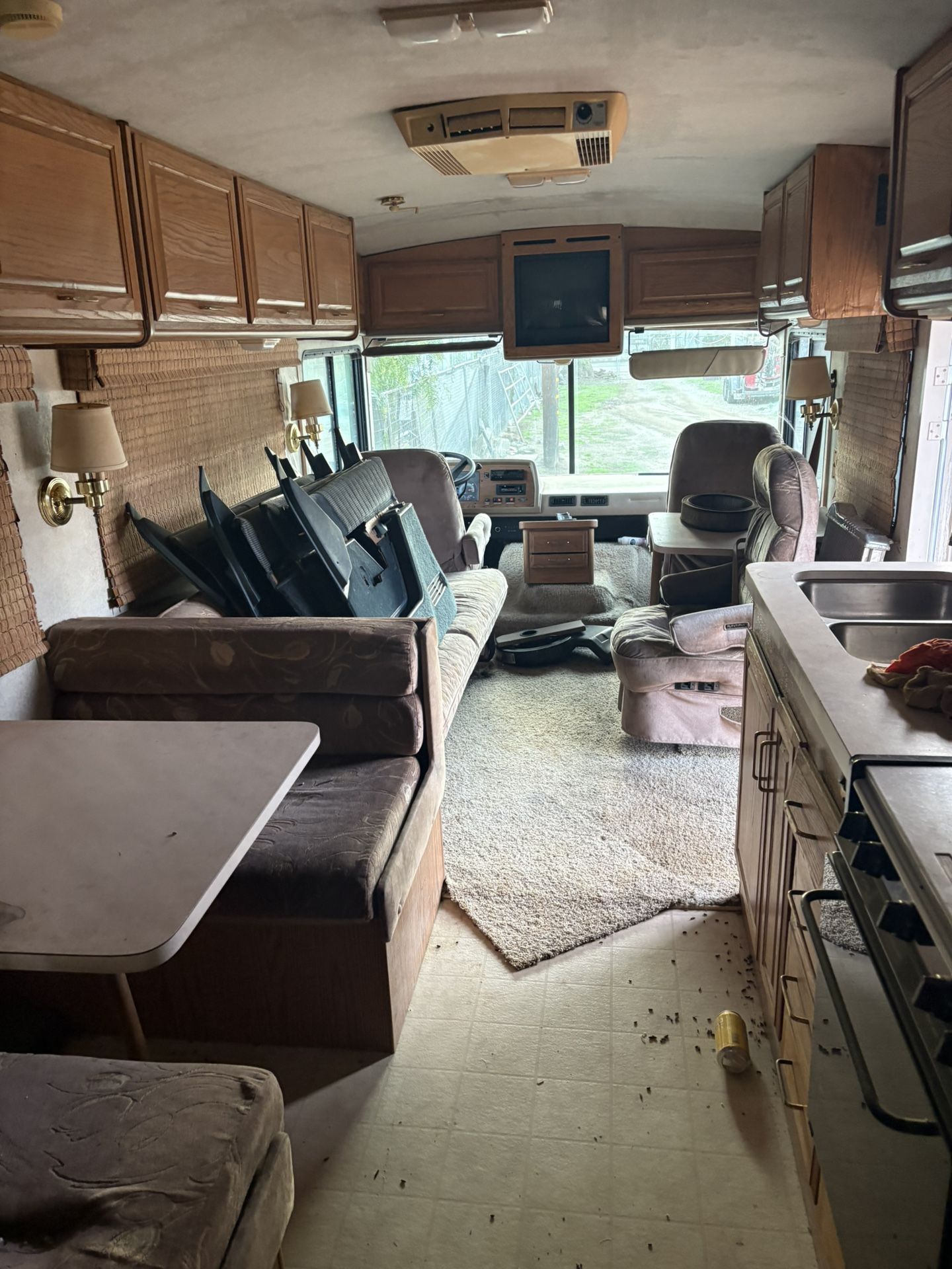 Free 31 Foot Bounder Rv. for Sale in Riverside, CA - OfferUp
