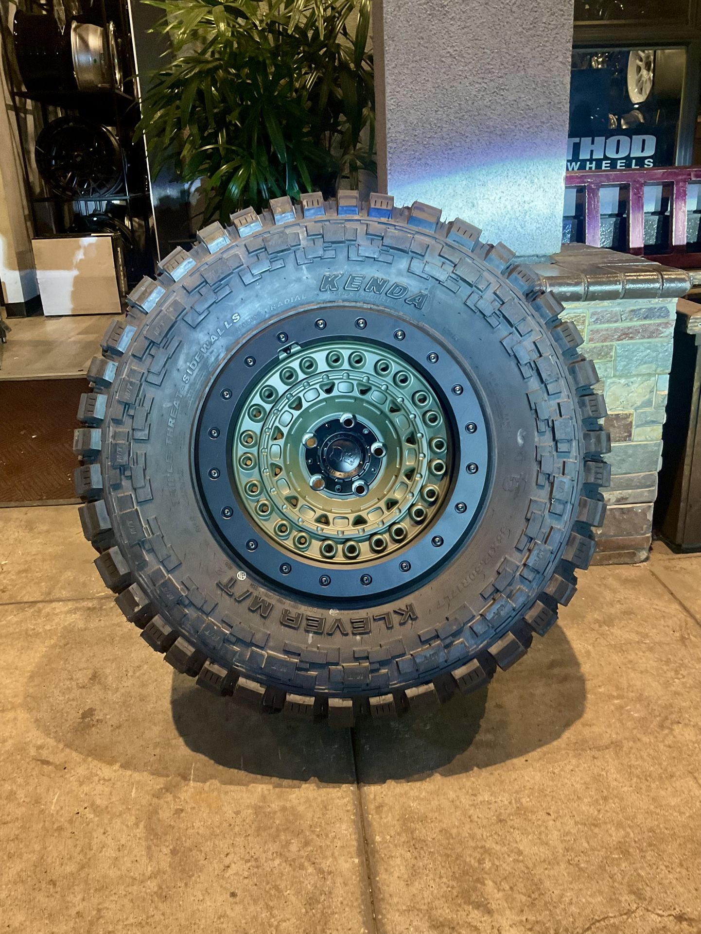 Jeep 5x127 17” Black Rhino Barricade Wheel Set 35x12.50R17 Kenda Klever ...