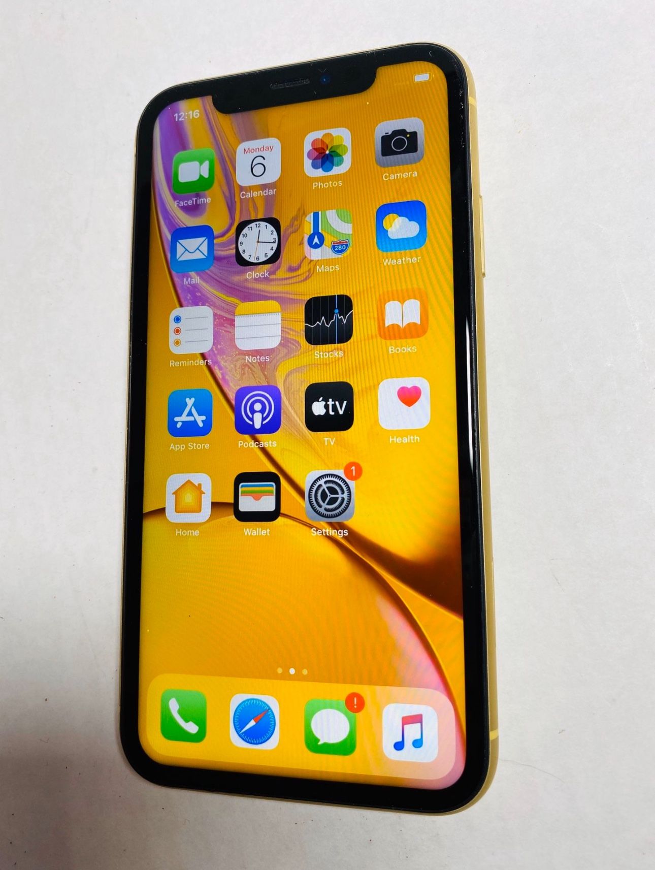 Iphone XR Unlocked for Sale in Miami Gardens, FL - OfferUp