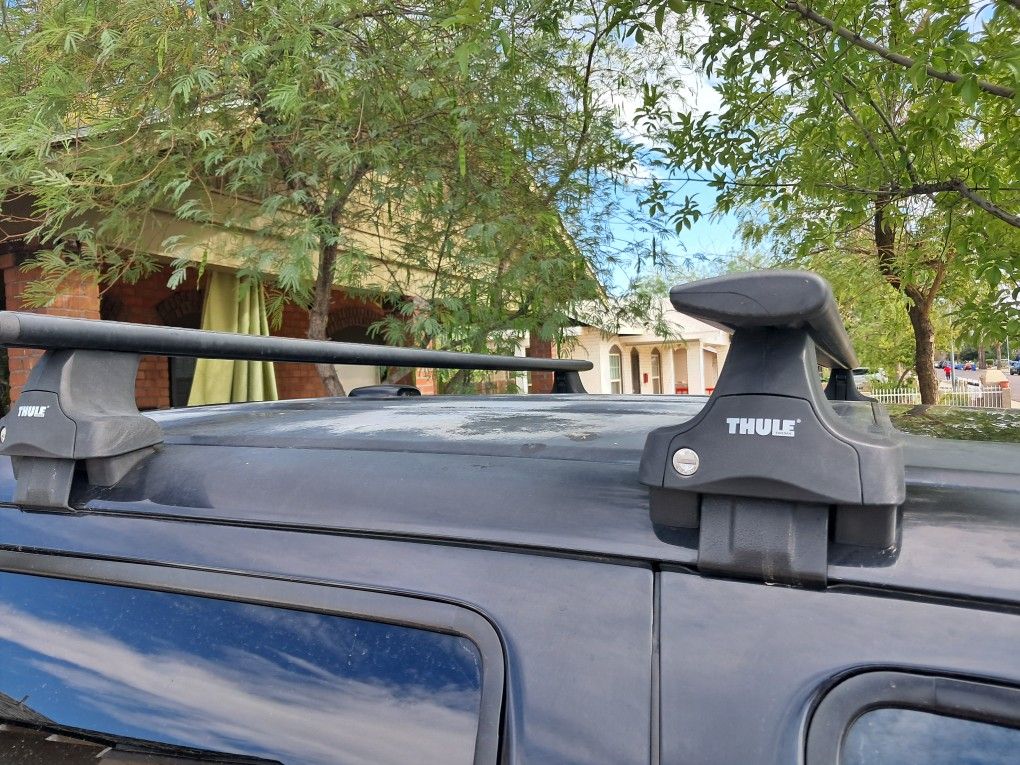 Thule Evo Clamp Complete Roof Rack for Sale in Phoenix, AZ - OfferUp