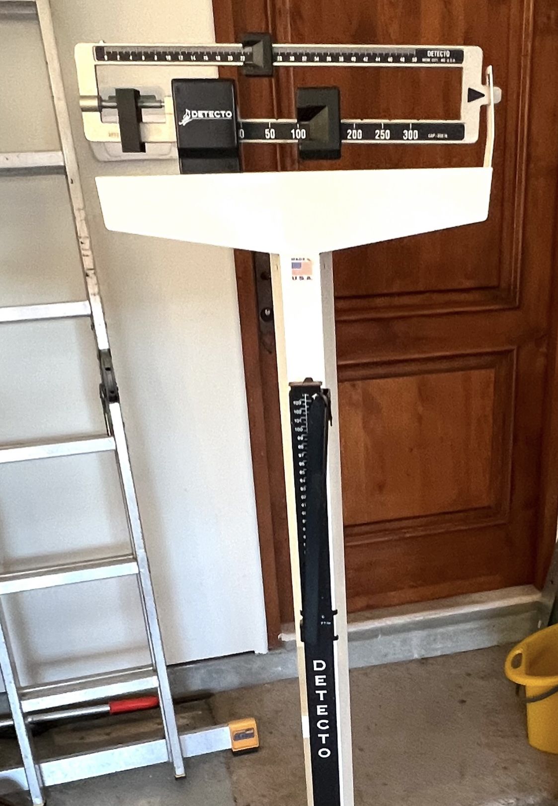 Detecto Scale Physician's Scale 350 lb Capacity for Sale in Laguna ...