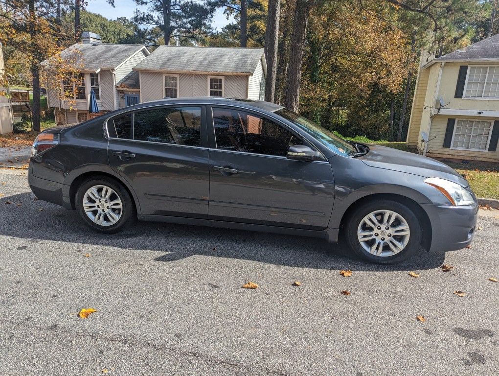 2011 Nissan Altima for Sale in Decatur, GA - OfferUp