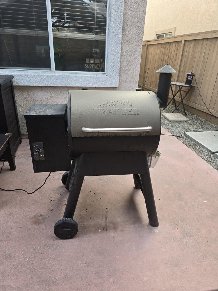 Treager Smoker Pro Series for Sale in Oceanside, CA - OfferUp
