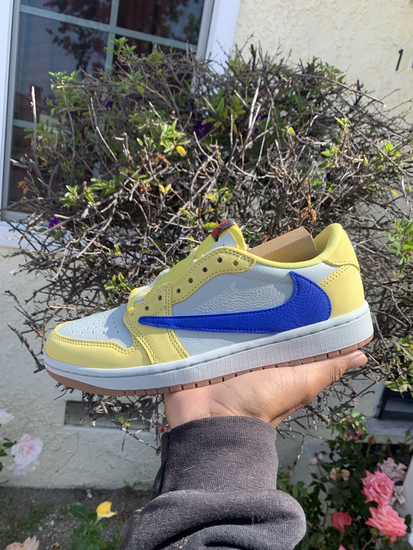 Travis Scott Canary for Sale in Los Angeles, CA - OfferUp