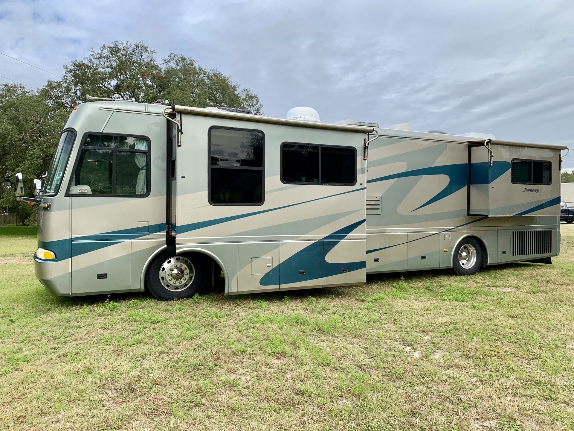 2004 beaver Monterey diesel pusher for Sale in St. Petersburg, FL - OfferUp