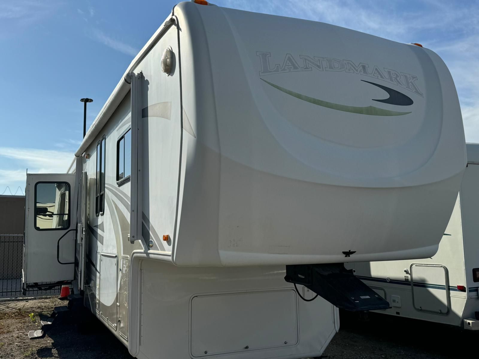 2009 Heartland Landmark Fifth Wheel / Rv/ Travel Trailer for Sale in ...