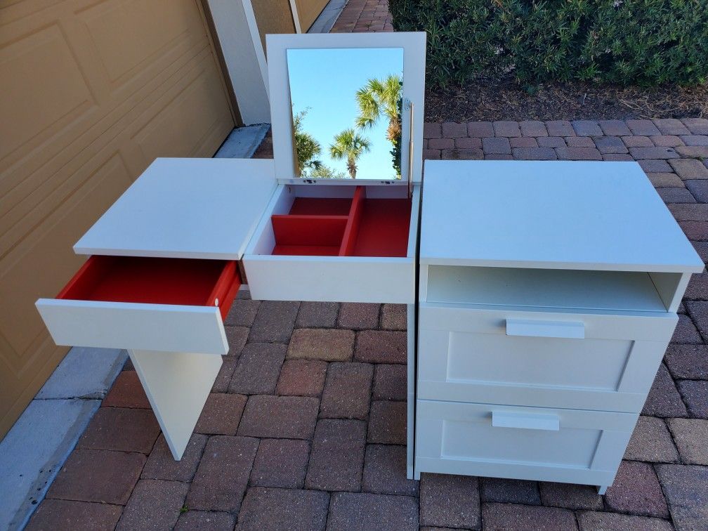 Dressing Table With Drawers for Sale in Orlando, FL - OfferUp