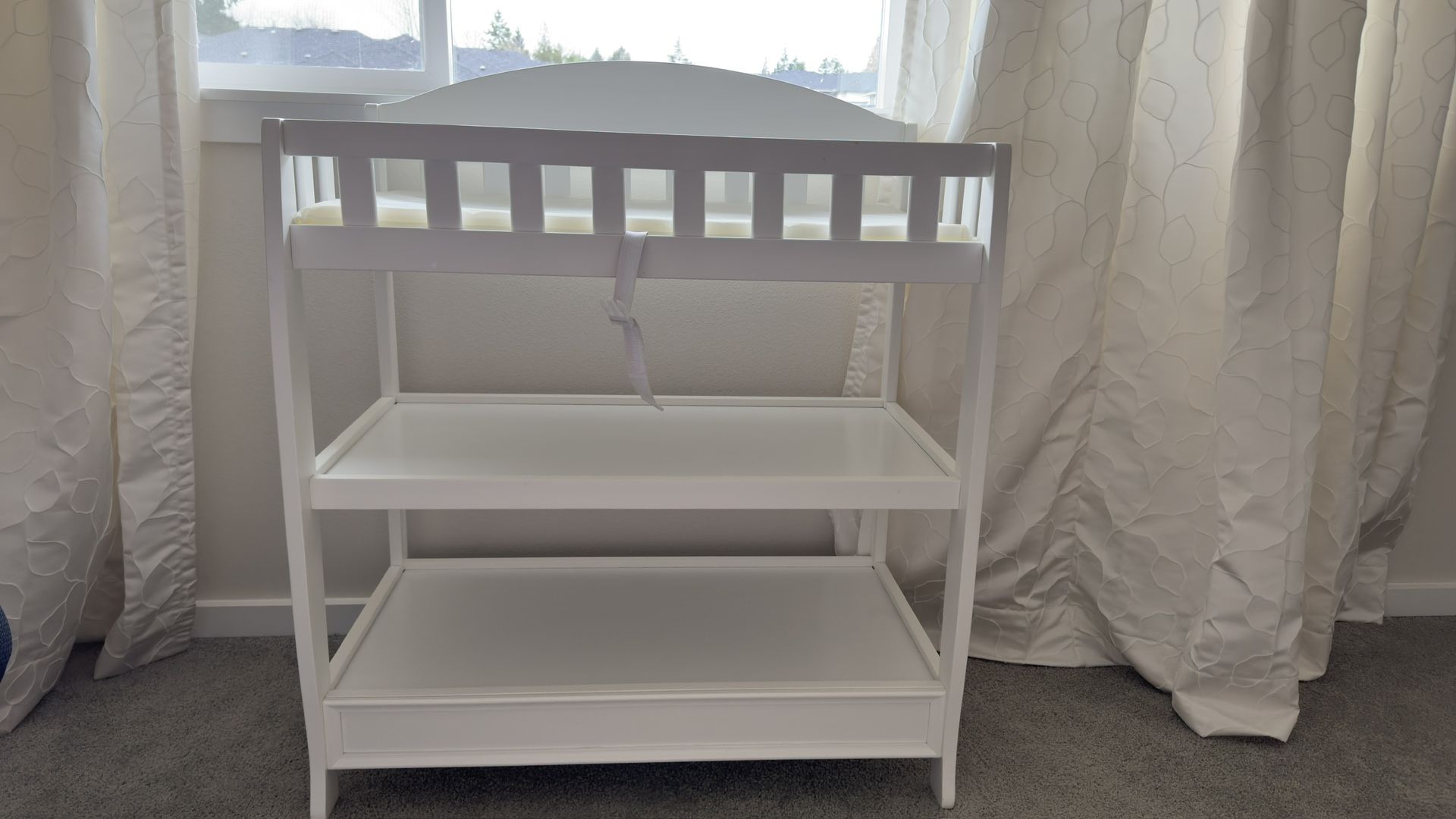 Delta Children Infant Infant Changing Table with Pad, White for Sale in ...