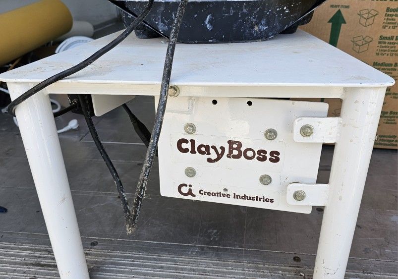 The Clay Boss has a powerful 1/2 HP 5 Amp industrial motor. Centers up ...