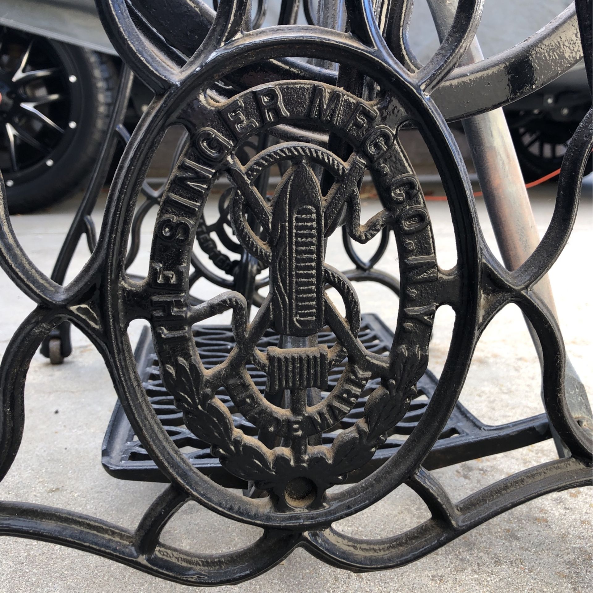 1890s Singer Sewing Machine Stand for Sale in Oceanside, CA - OfferUp