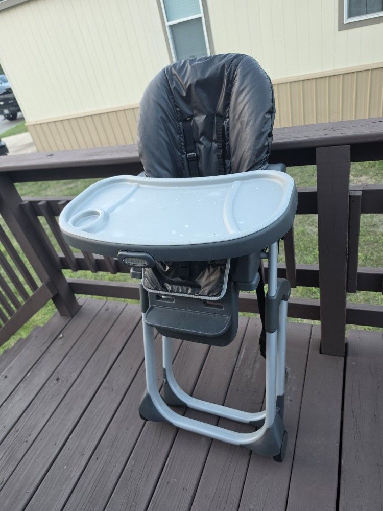 Graco Adjustable HIGHCHAIR for Sale in San Antonio, TX - OfferUp