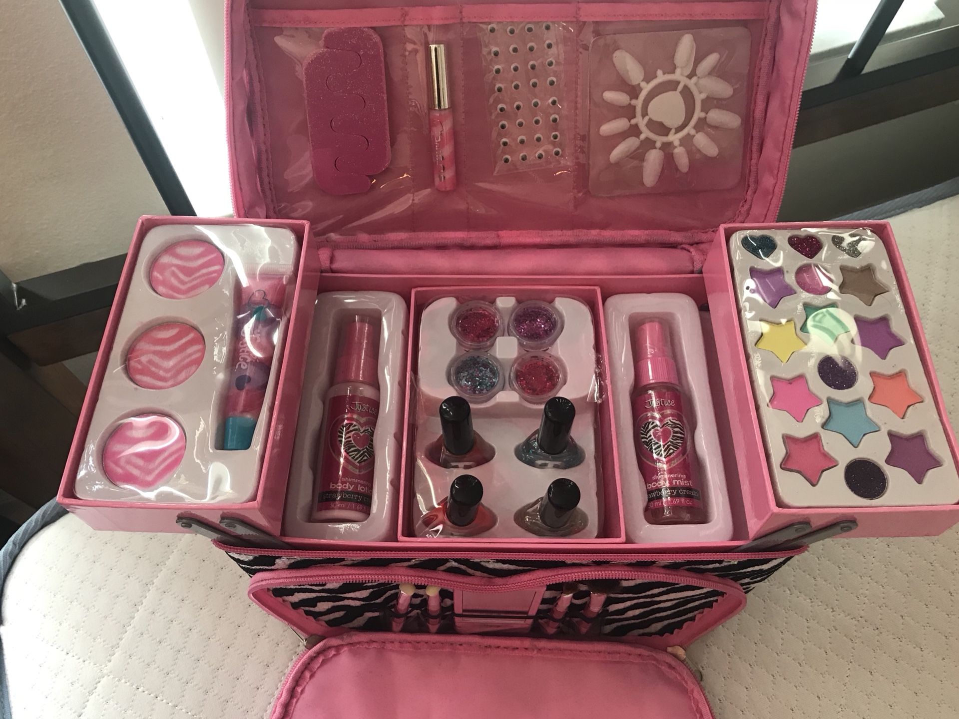 Justice Makeup