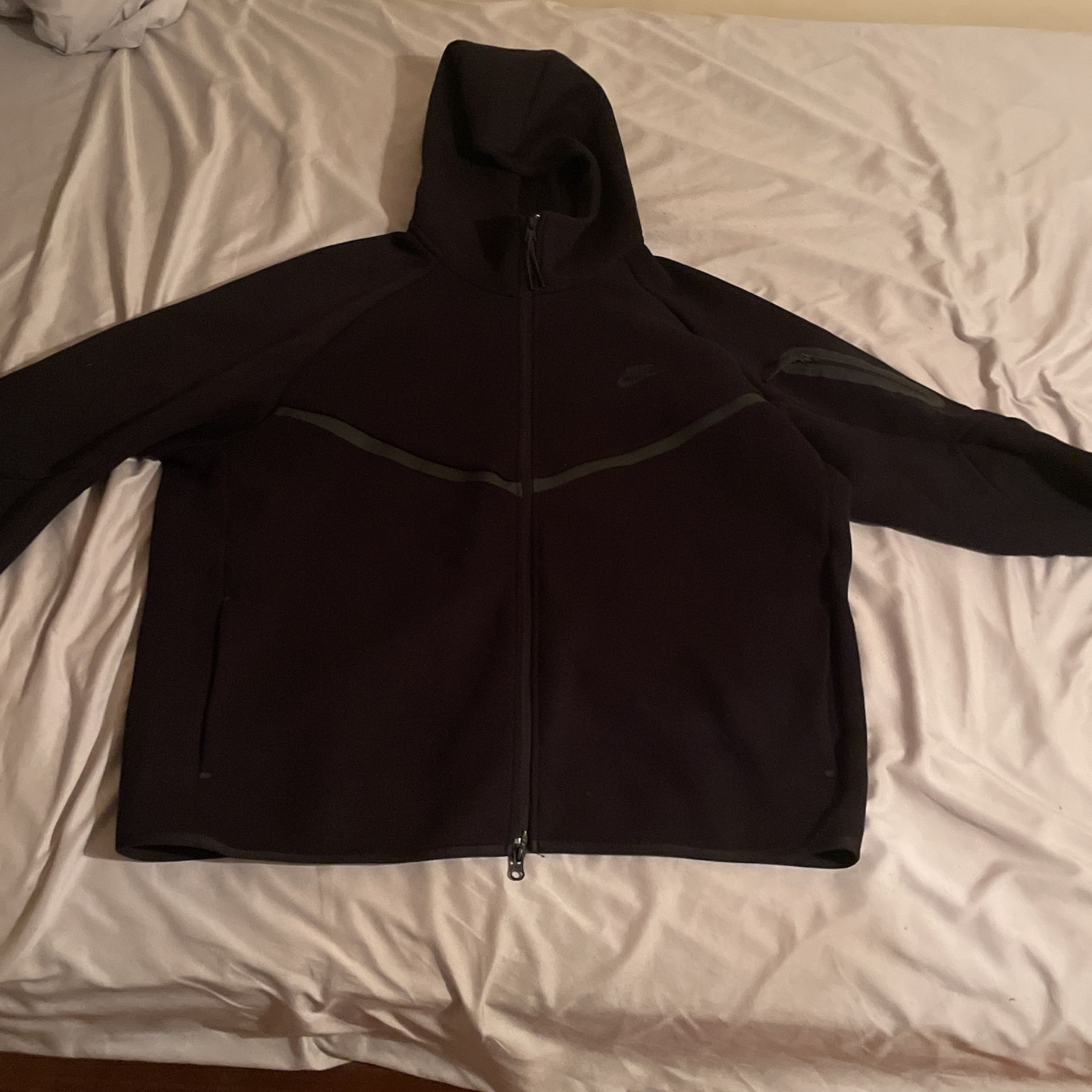 Black Nike Tech XXL for Sale in Hazel Crest, IL - OfferUp
