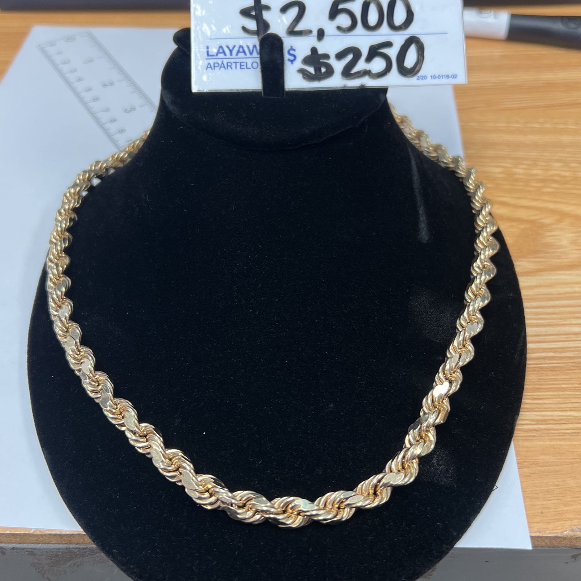 10k Gold Rope Necklace for Sale in Houston, TX - OfferUp