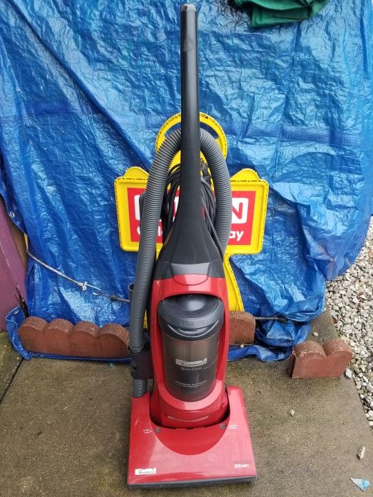 Kenmore Qick Clean Bagless Vacuum Cleaner W/ Attachments for Sale in ...