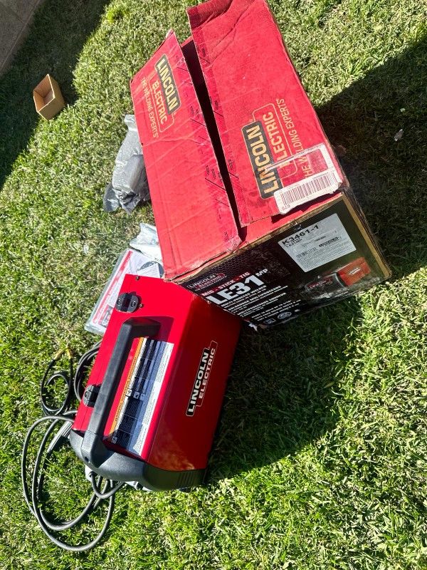 Lincoln Electric140 Amp LE31MP Multi Process Stick MIG Flux Core TIG 120V Aluminum Welder with Spool Gun sold separately General etqanelbnaa