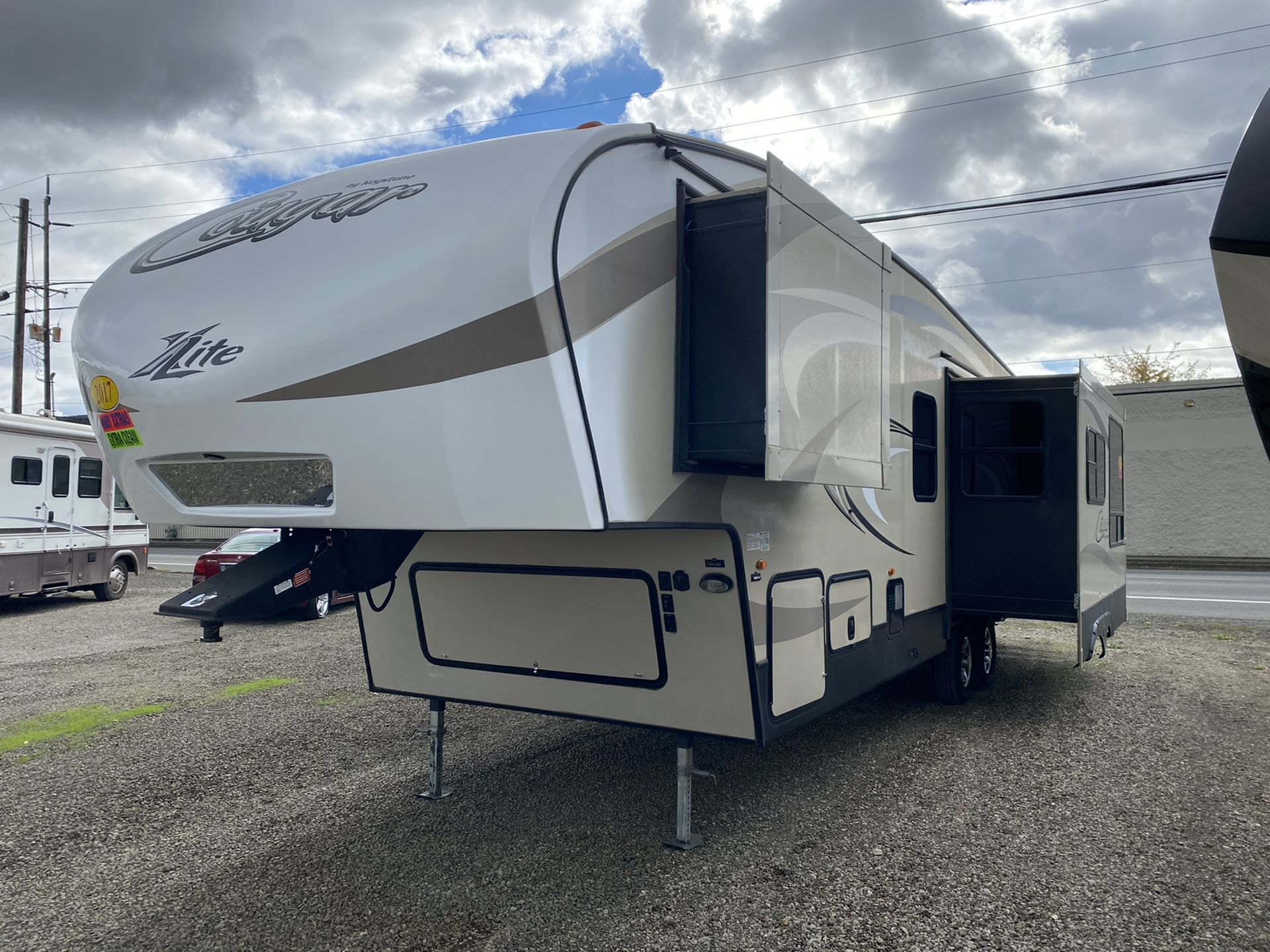 2017 Keystone Cougar 28RKS Solar ready with 3 slide outs! 4 Seasons for ...