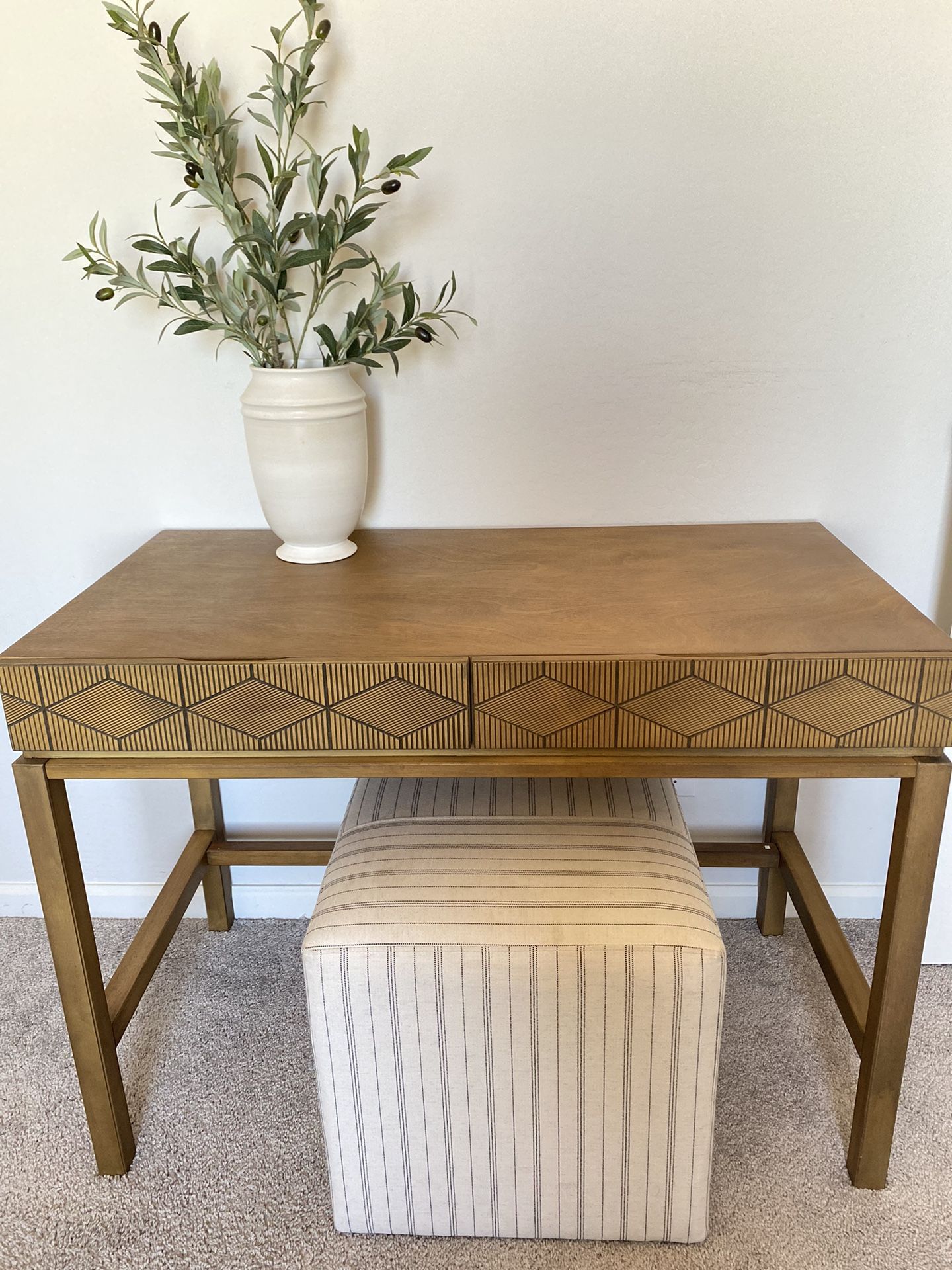 Brand New Target Threshold Desk for Sale in Eleven Mile, AZ - OfferUp