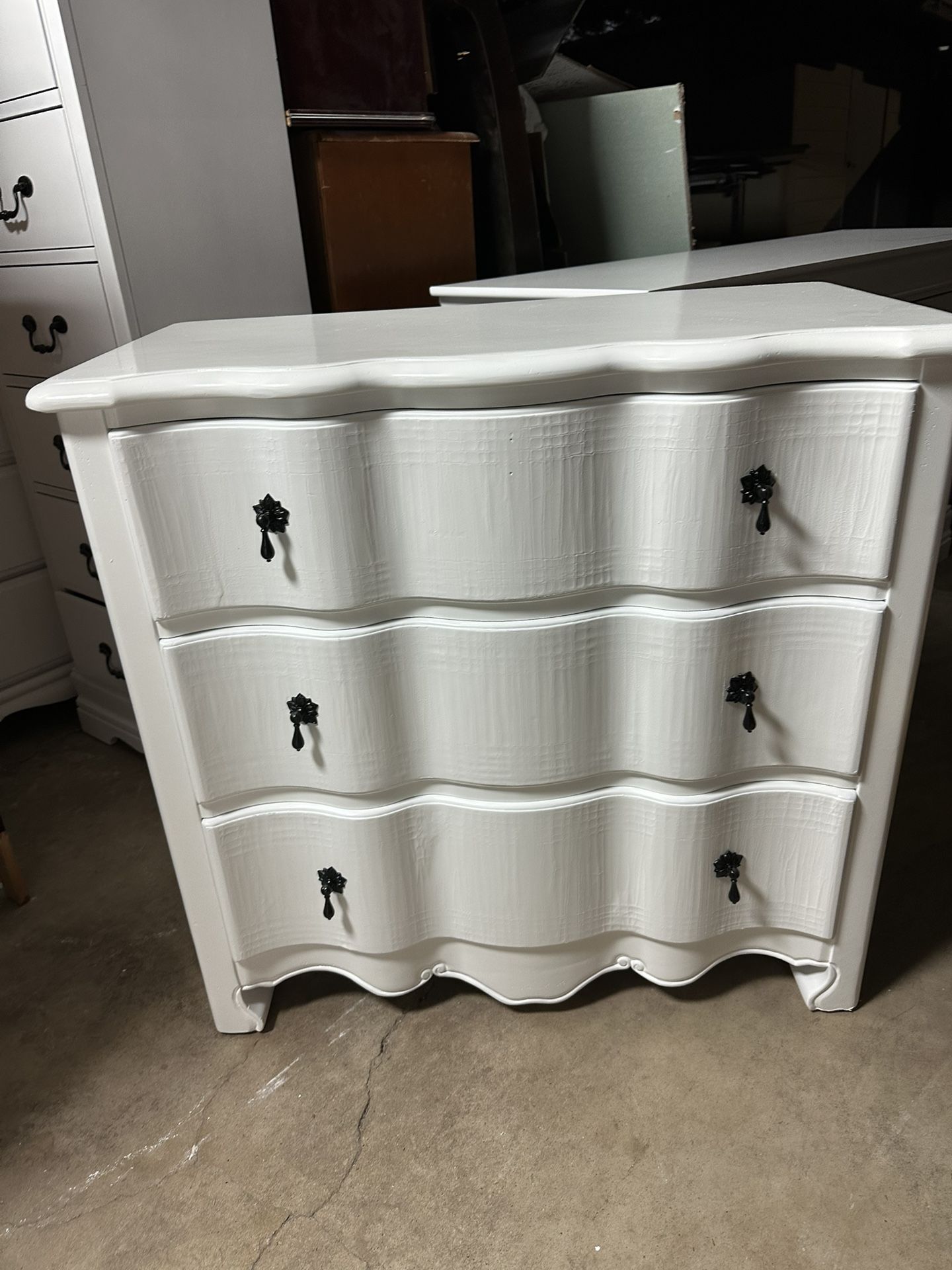 White Naitstand for Sale in Grand Prairie, TX - OfferUp