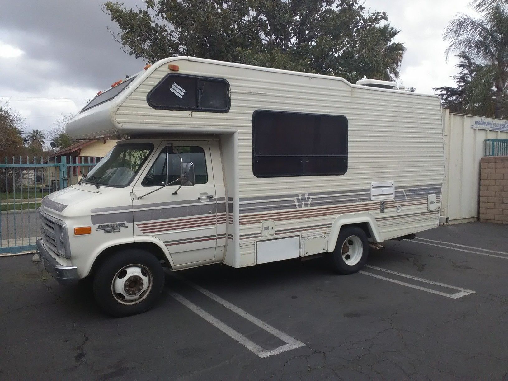 1987 Minnie Winnie RV motorhome 21 foot for Sale in Corona, CA - OfferUp