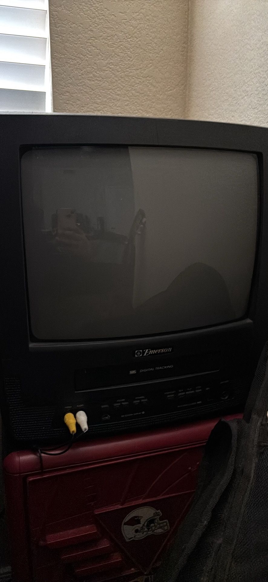 Vintage Emerson EWC1303 13 inch TV CRT TV/VCR combo. for Sale in ...