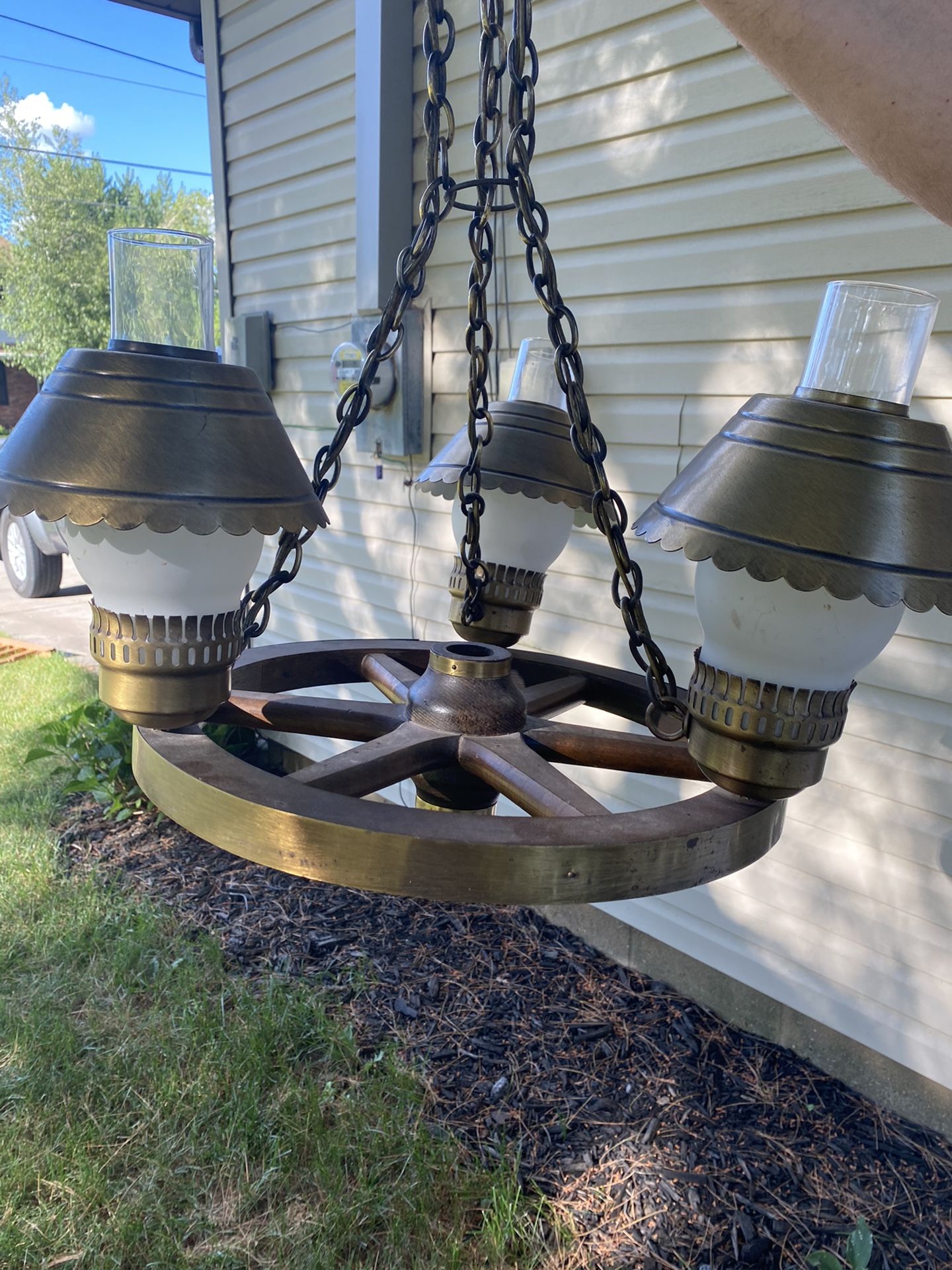 Antique Wagon Wheel Light Fixture for Sale in Pekin, IL - OfferUp