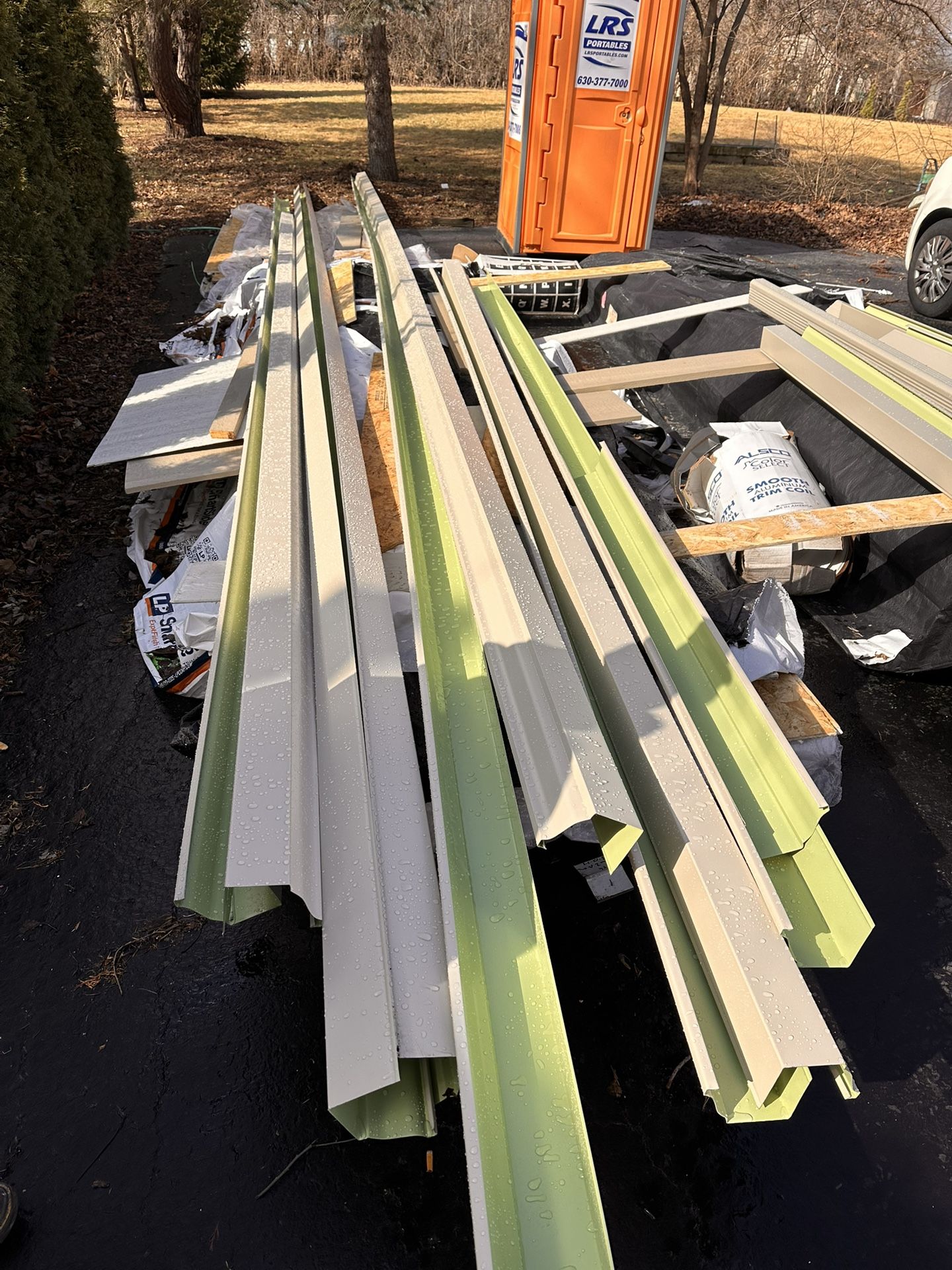 5” Gutters (wicker Color) for Sale in Lake Zurich, IL - OfferUp