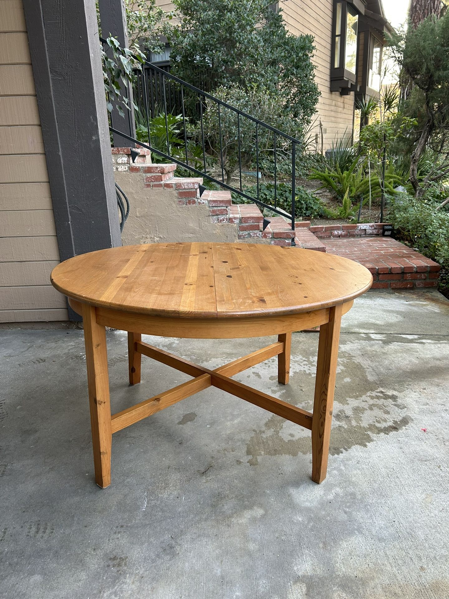 Extendable Round To Oval Table for Sale in Glendale, CA - OfferUp