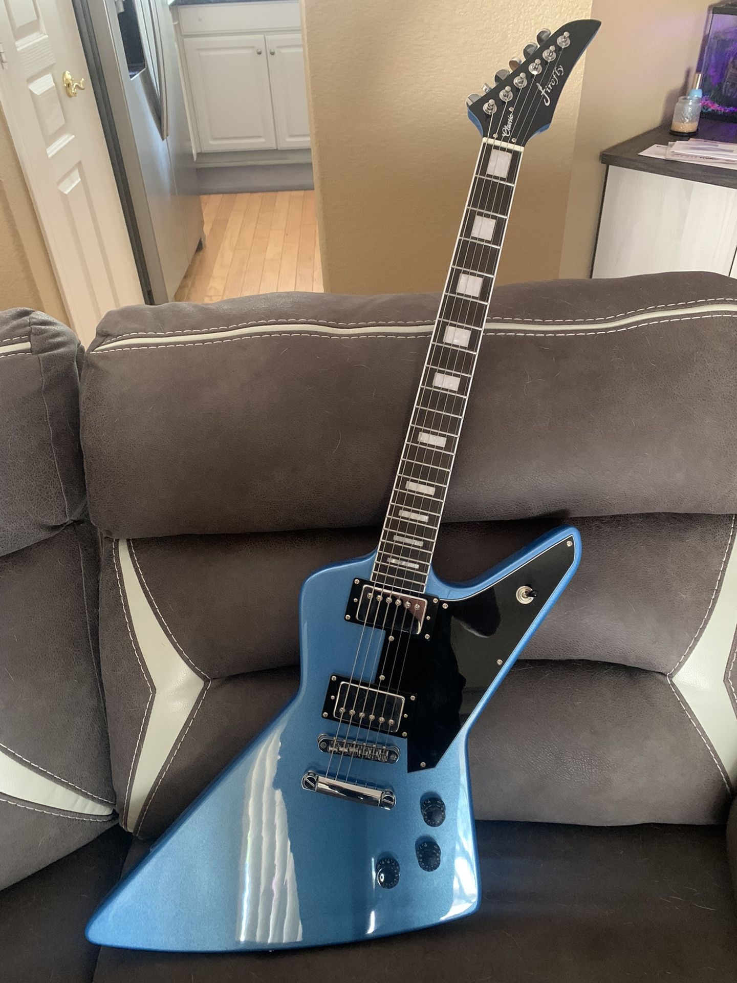 Firefly FFLX (Explorer Style Guitar) for Sale in Phoenix, AZ - OfferUp
